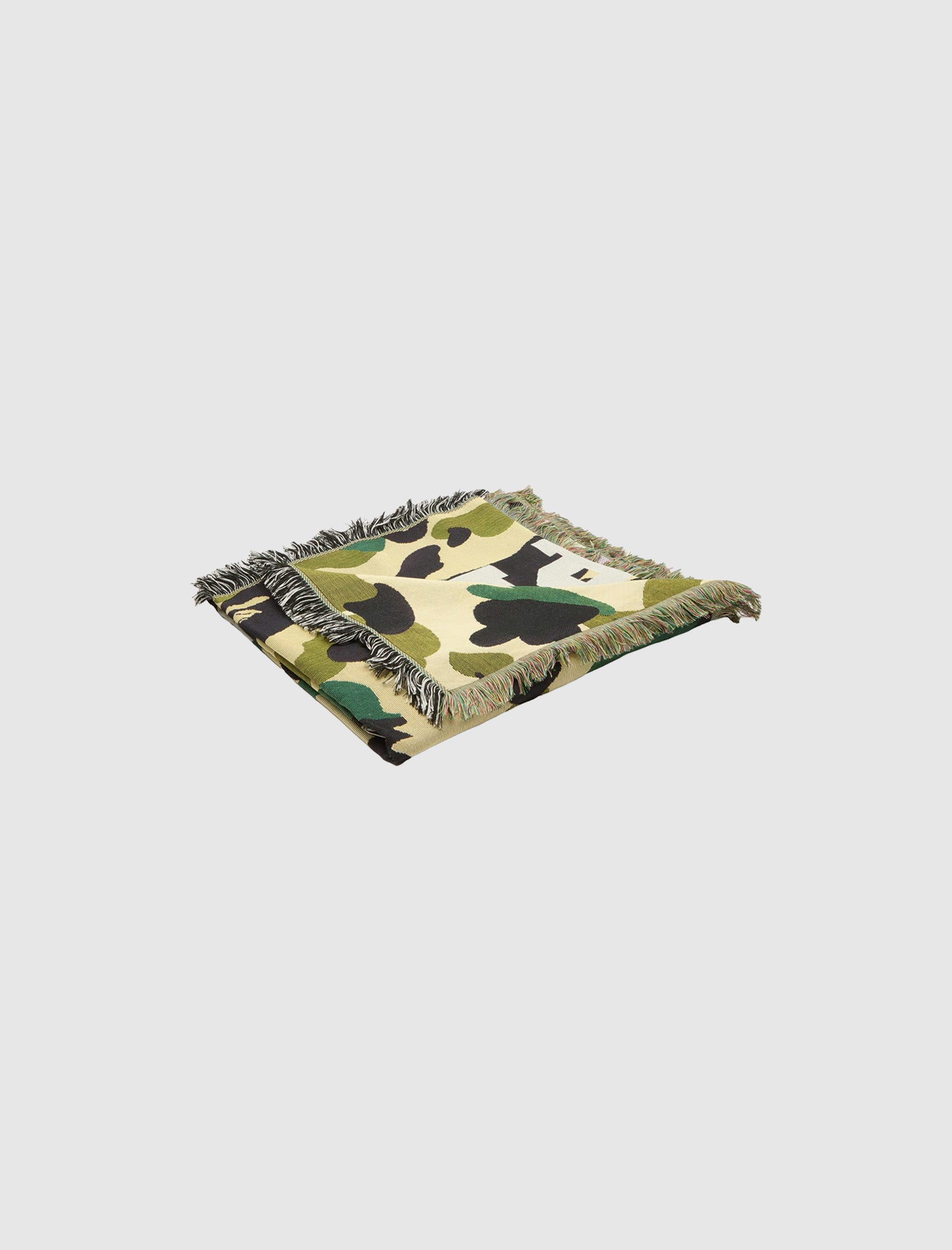 A BATHING APE CAMO BLANKET – Social Status