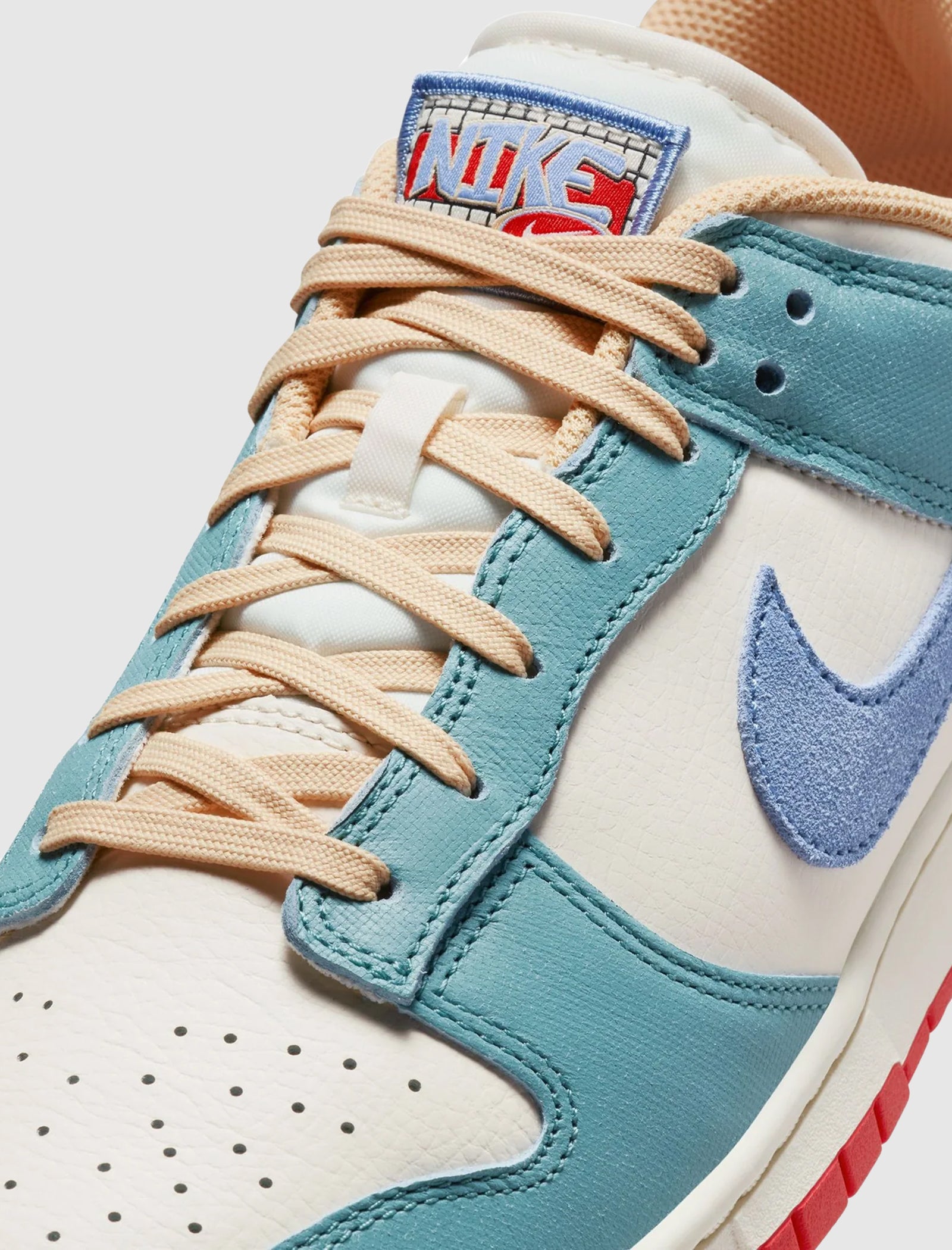 DUNK LOW PREM "PALE IVORY/ ROYAL PULSE/ DENIM TURQUOISE"