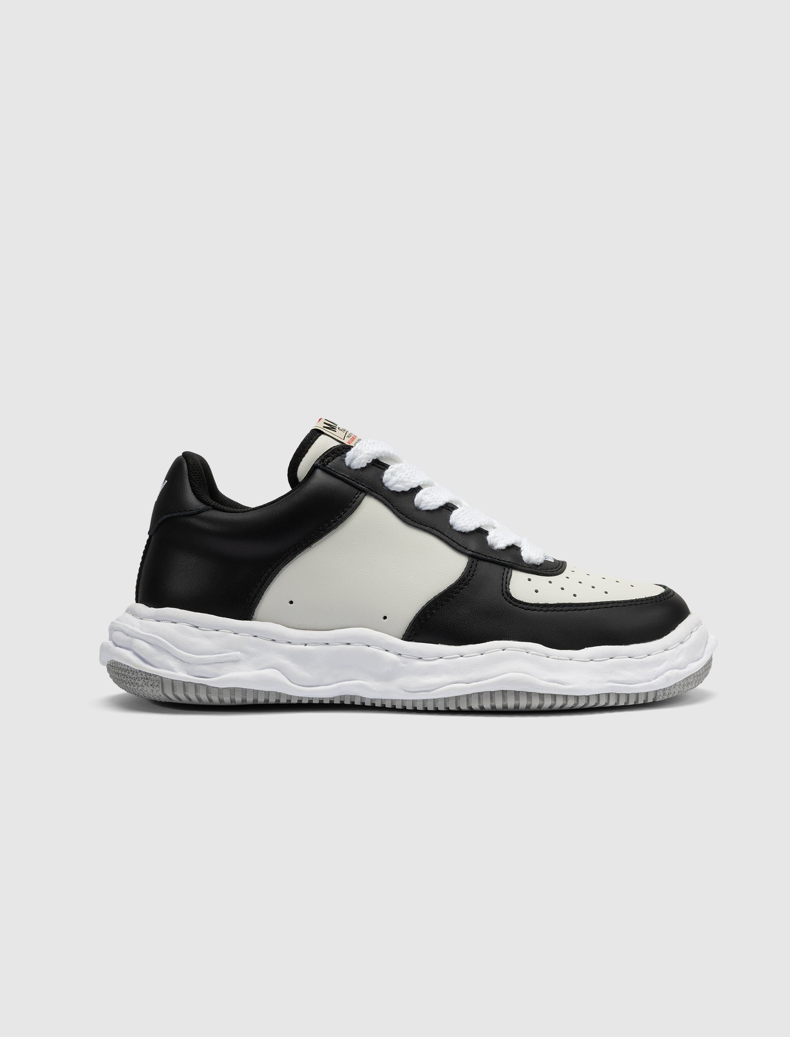 WAYNE LOW "WHITE/BLACK" – Social Status